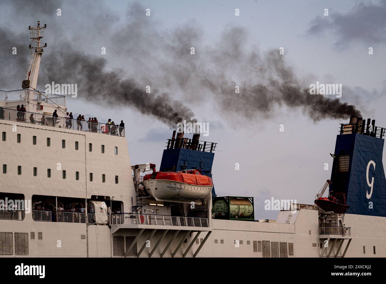 Ferry ship smokestacks gives off smoke while heading the port of ...