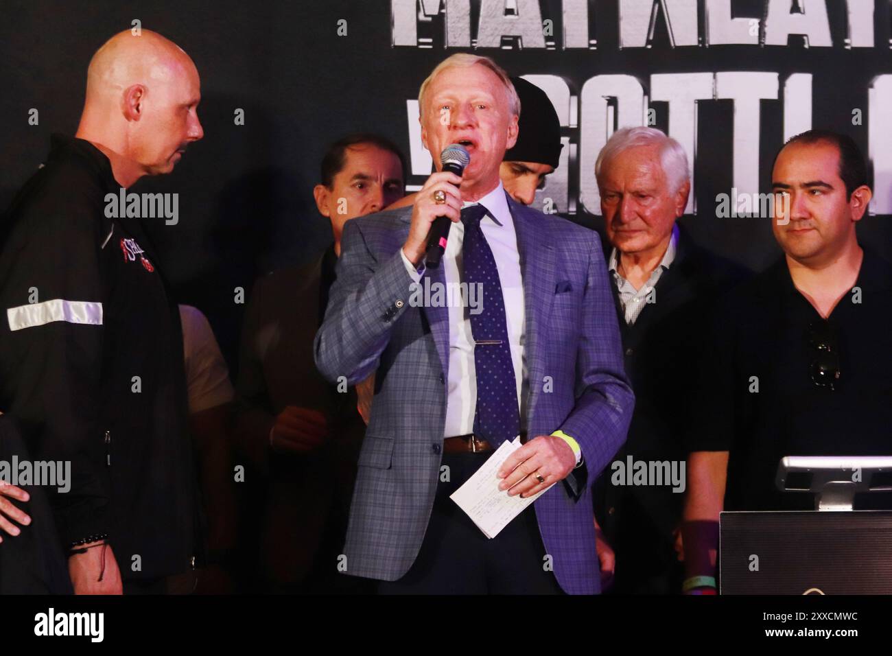 Mexico City, Mexico. 23rd Aug, 2024. Boxing ring announcer Jimmy Lennon ...