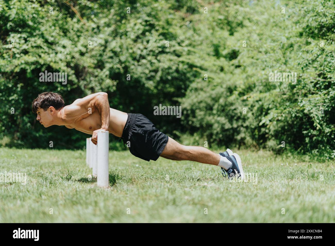 Push up repetition hi-res stock photography and images - Alamy