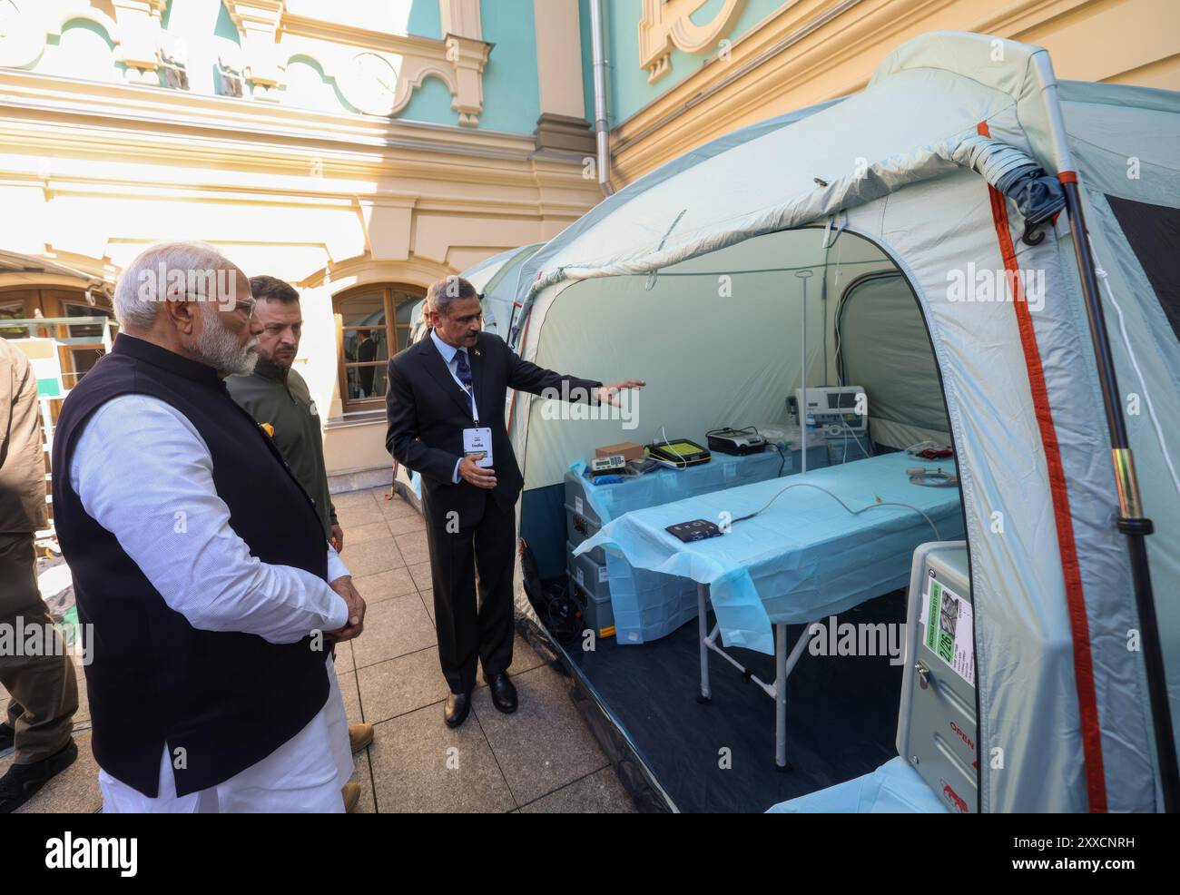 Mobile medical units hi-res stock photography and images - Alamy