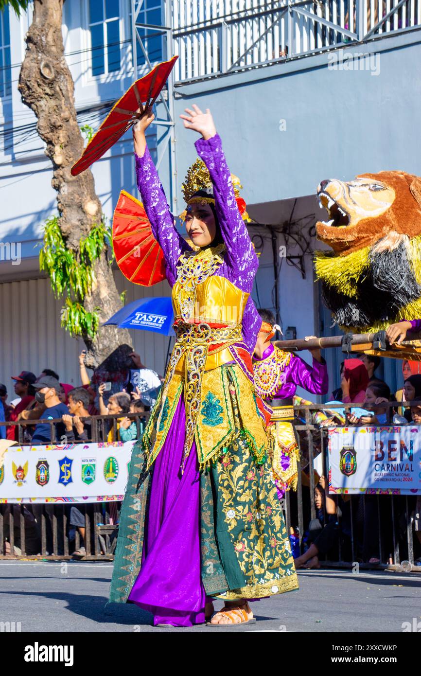 Jaipong sisingaan dance hi-res stock photography and images - Alamy