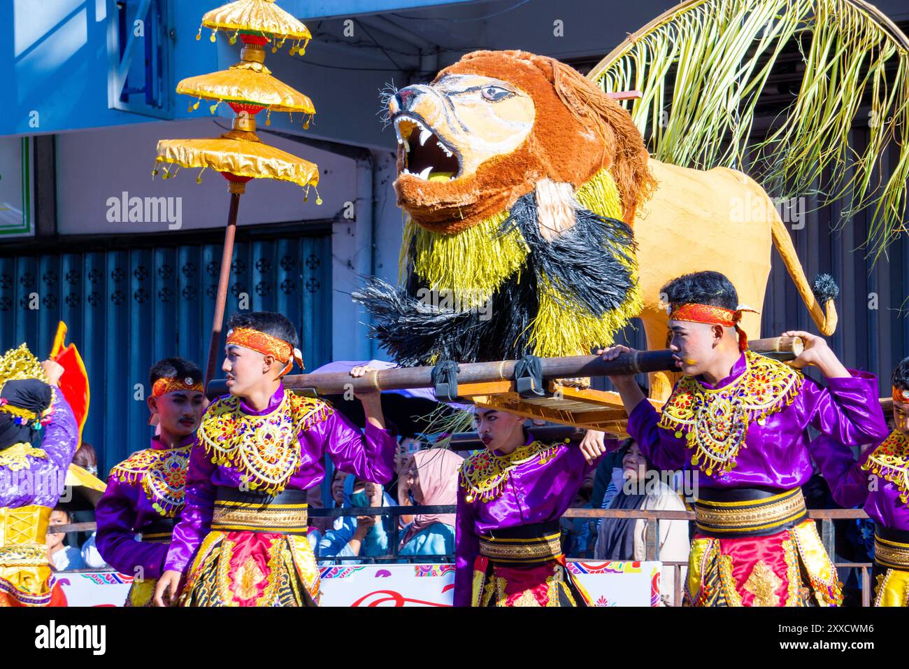 Tari jaipong hi-res stock photography and images - Alamy