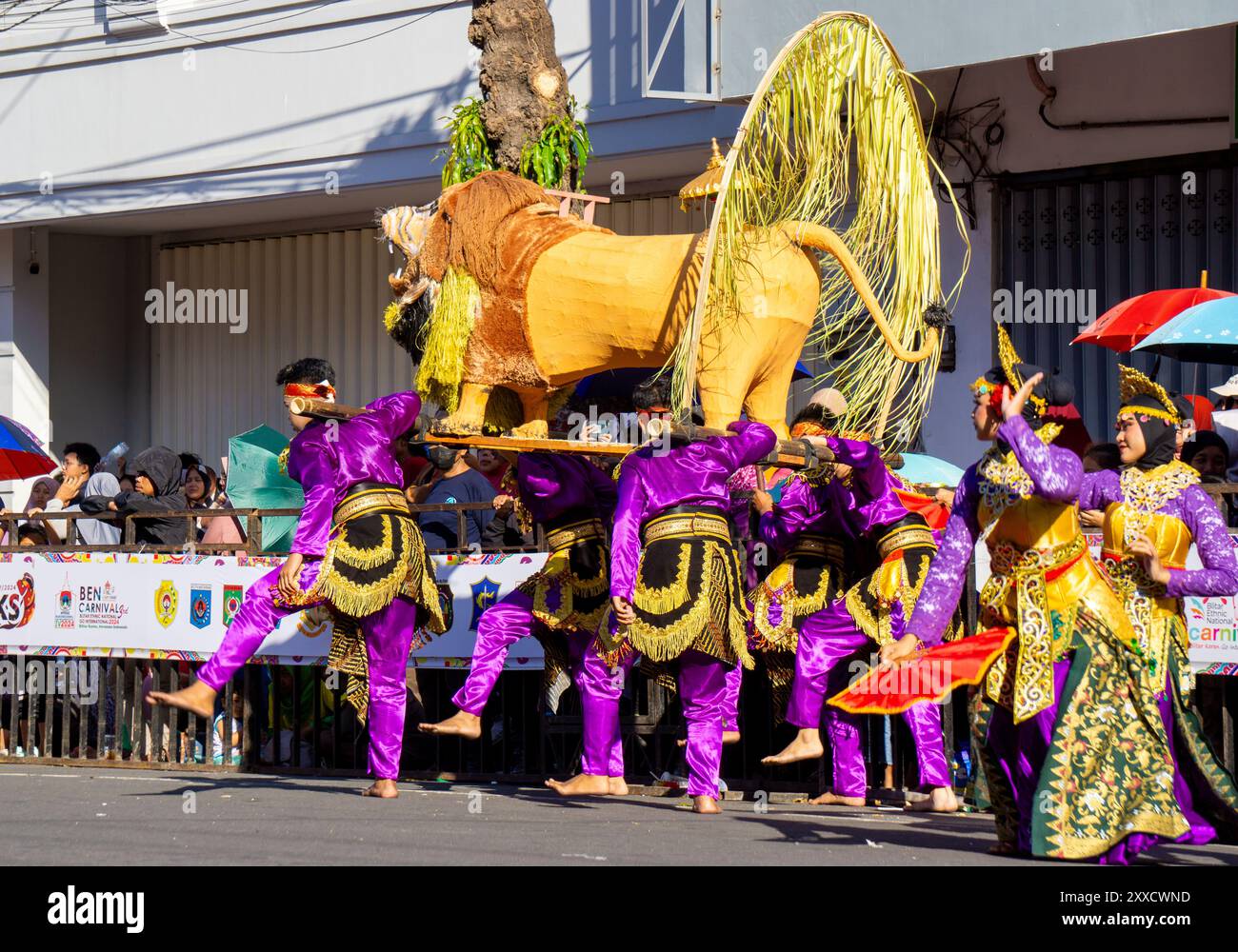 Jaipong Sisingaan dance from West Java on the 3rd BEN Carnival Stock ...