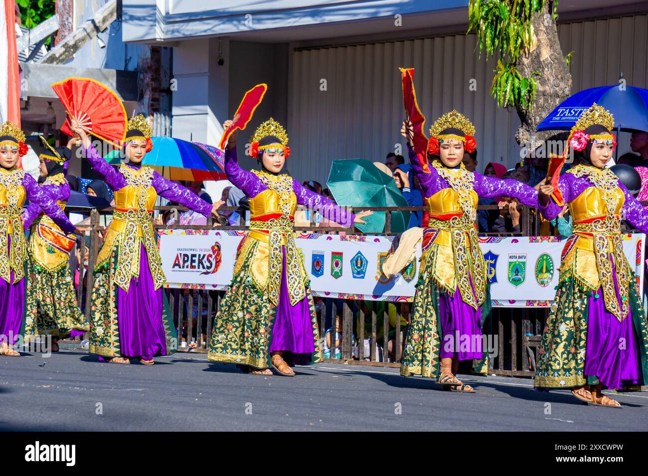 Jaipong Sisingaan dance from West Java on the 3rd BEN Carnival Stock ...