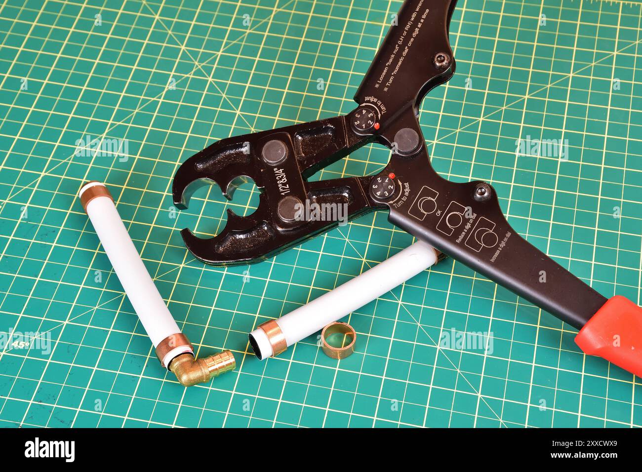 Plumbing tool to connect PEX pipes. Hand plier press for PEX joint ...