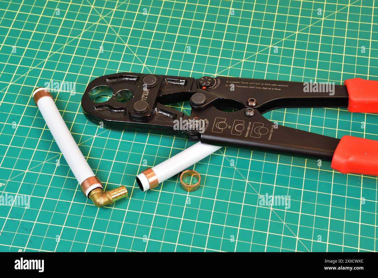 Plumbing tool to connect PEX pipes. Hand plier press for PEX joint ...