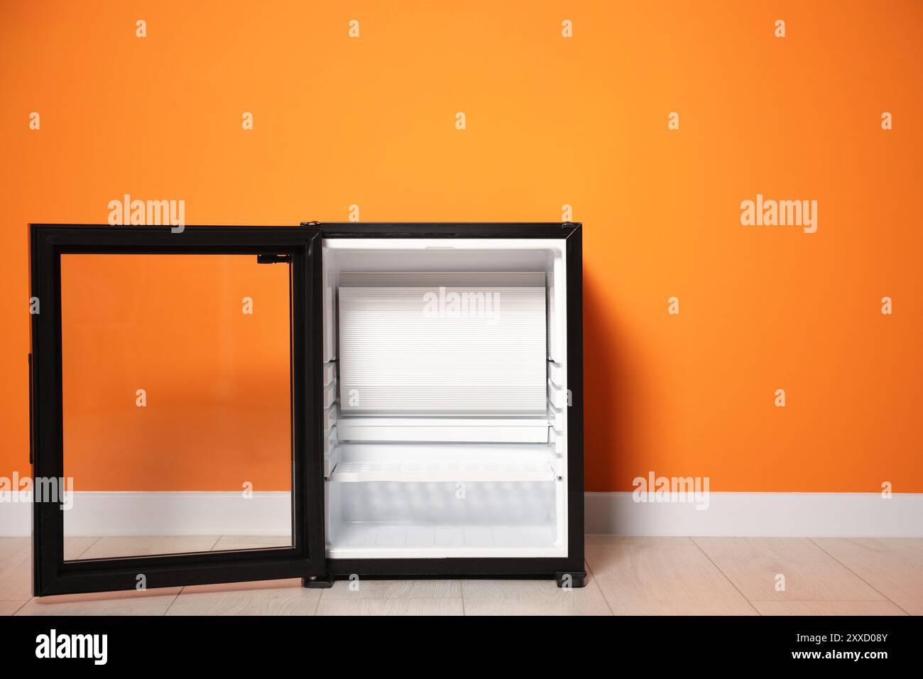 Empty open refrigerator bright hi-res stock photography and images - Alamy