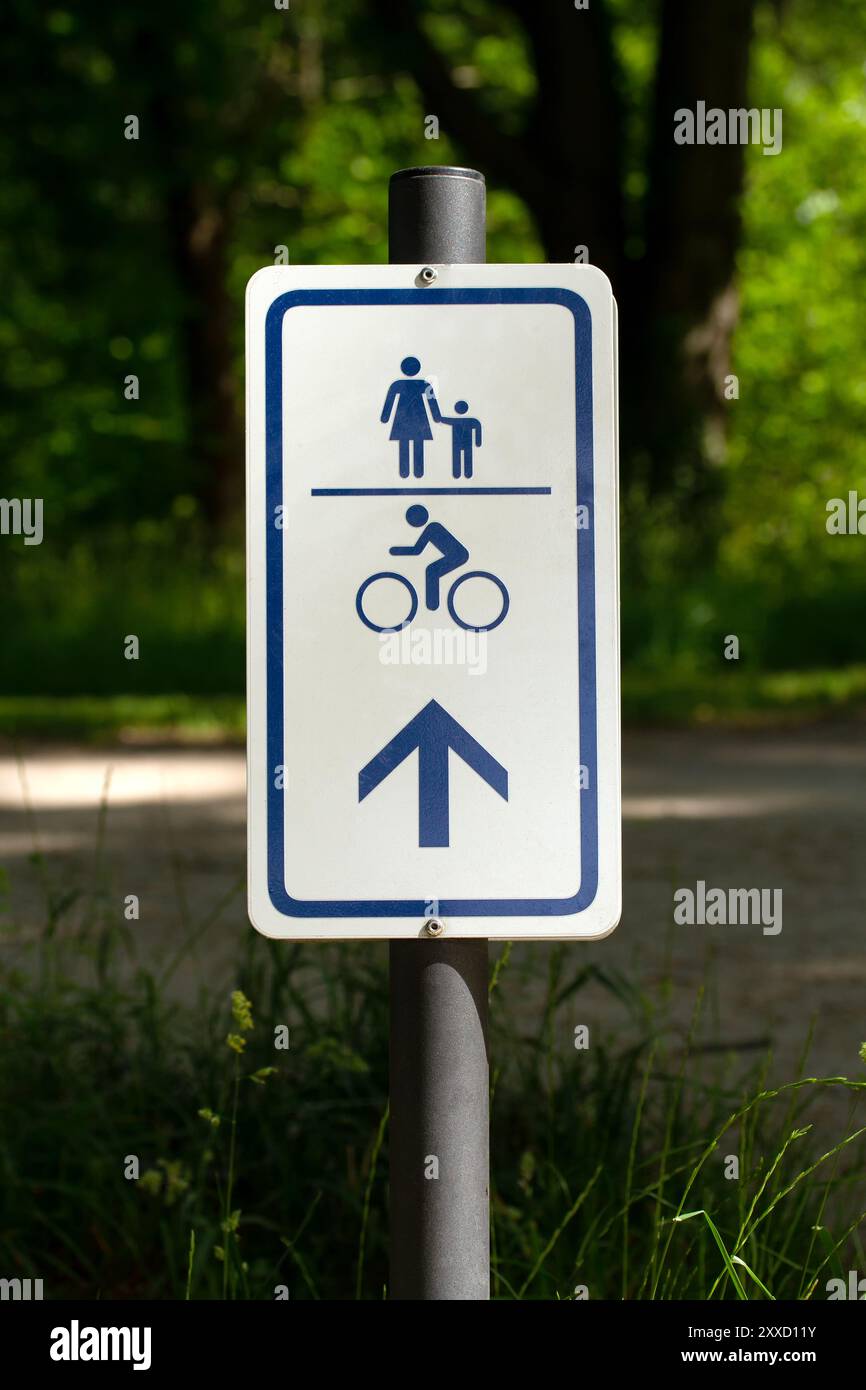 Info board sign hi-res stock photography and images - Alamy