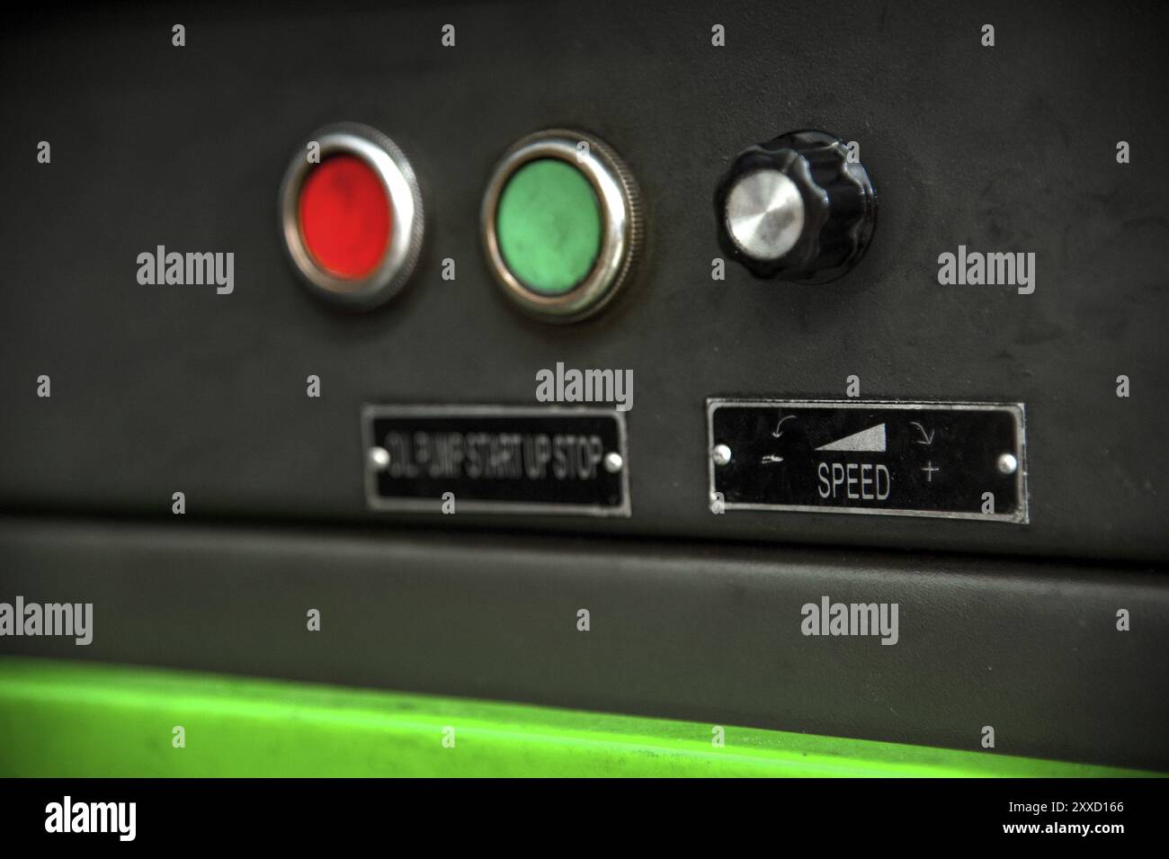 Control buttons start stop for oil supply to diagnostic fuel equipment ...