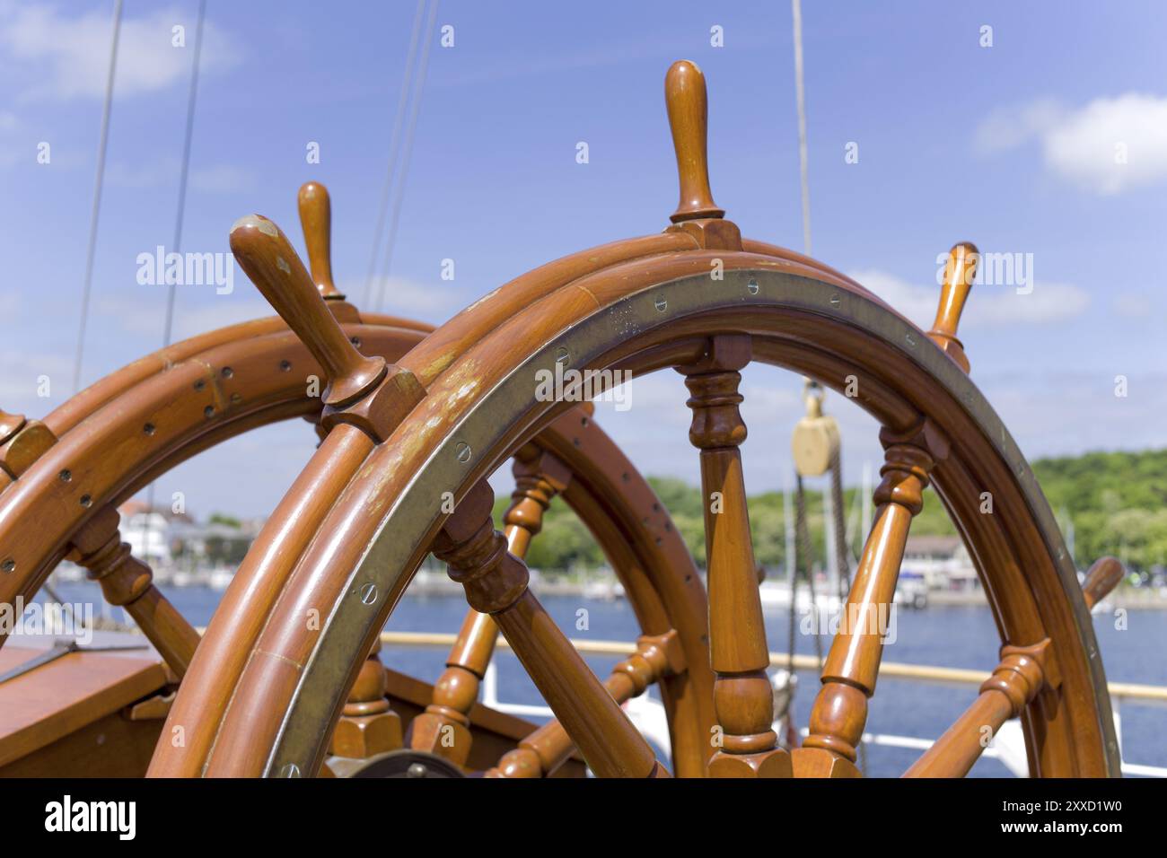 Steering wheel on a sailboat Stock Photo - Alamy