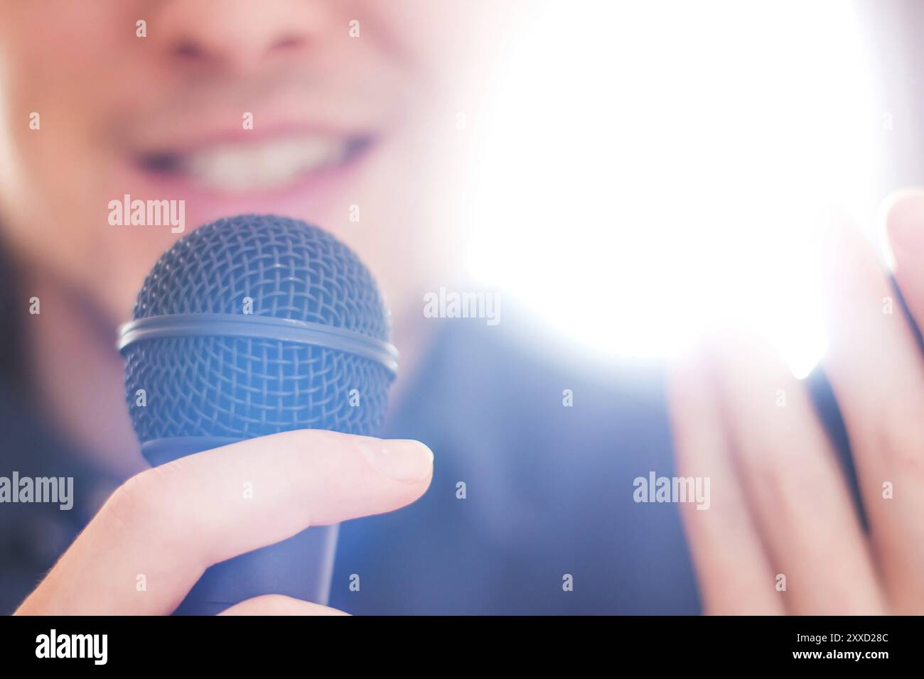 Journalist speaking hi-res stock photography and images - Alamy