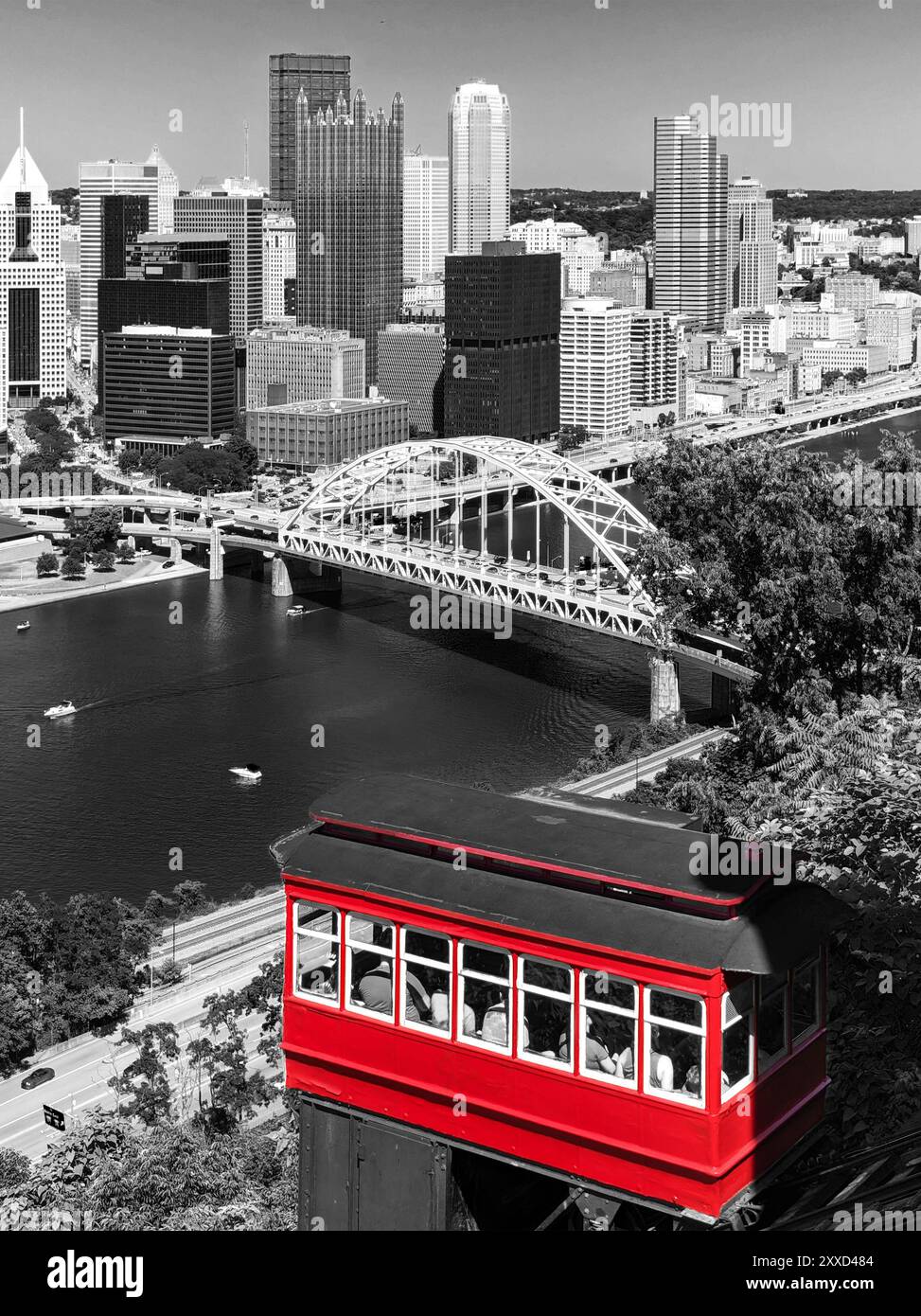 Pittsburgh, Pennsylvania - the historic Duquesne incline climbs above ...