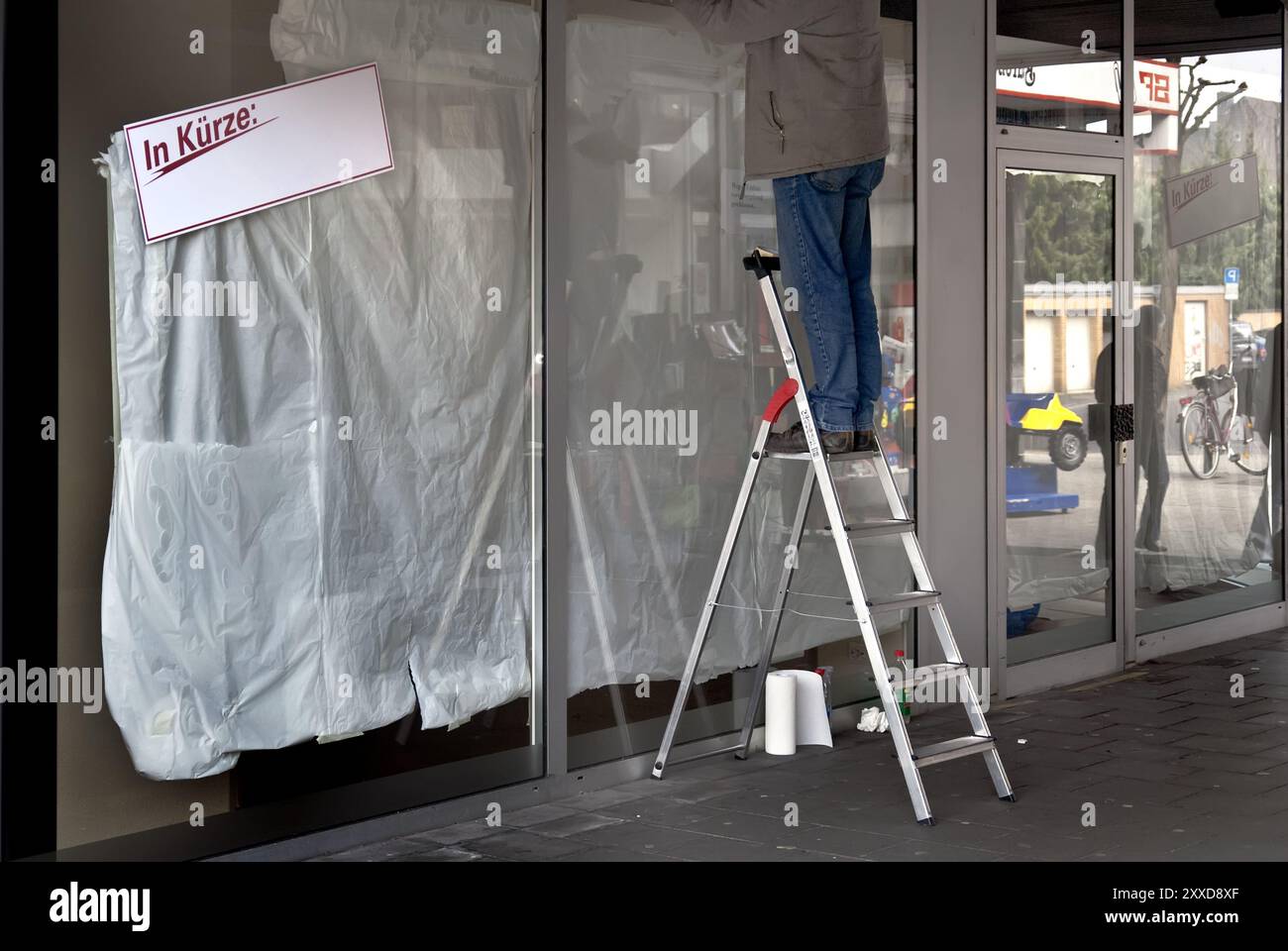 Reopening info hi-res stock photography and images - Alamy