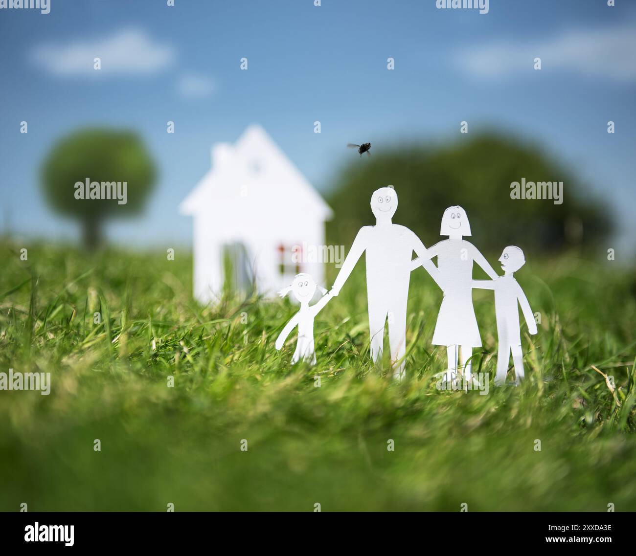 Paper Family & House Stock Photo - Alamy
