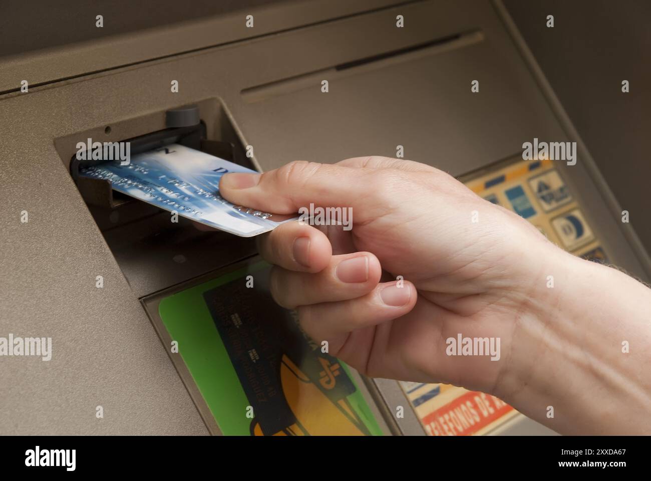 Hand holding credit card Stock Photo - Alamy