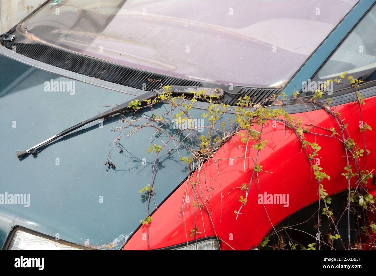 Defective car part hi-res stock photography and images - Alamy