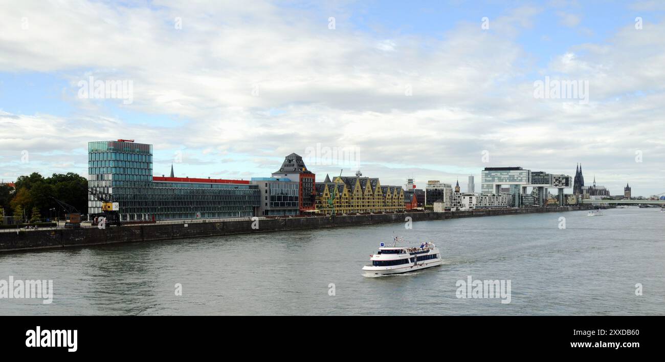Cologne Rhine embankment promenade Stock Photo - Alamy