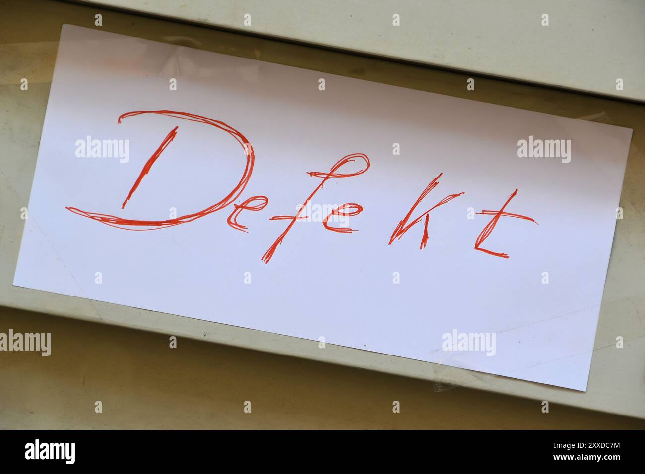 Sign indicating a defective device Stock Photo - Alamy