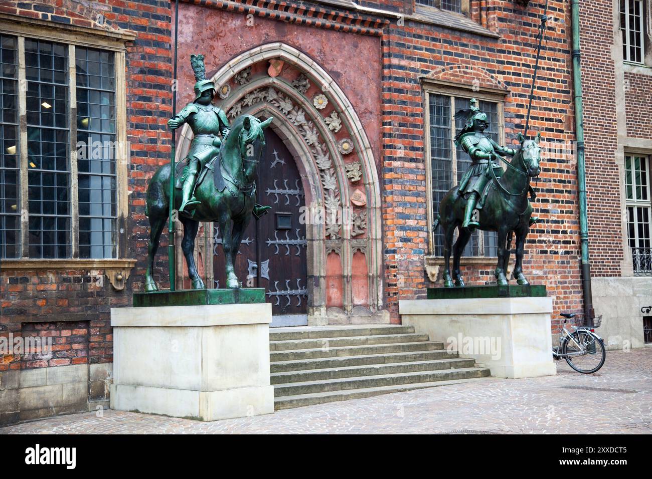 City Hall, Herald Statues in the Knight's Armour, Bremen Stock Photo ...