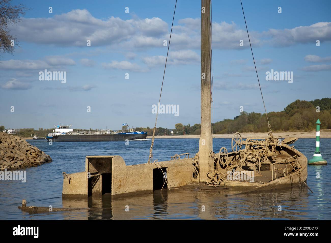 Sunken ship hi-res stock photography and images - Alamy