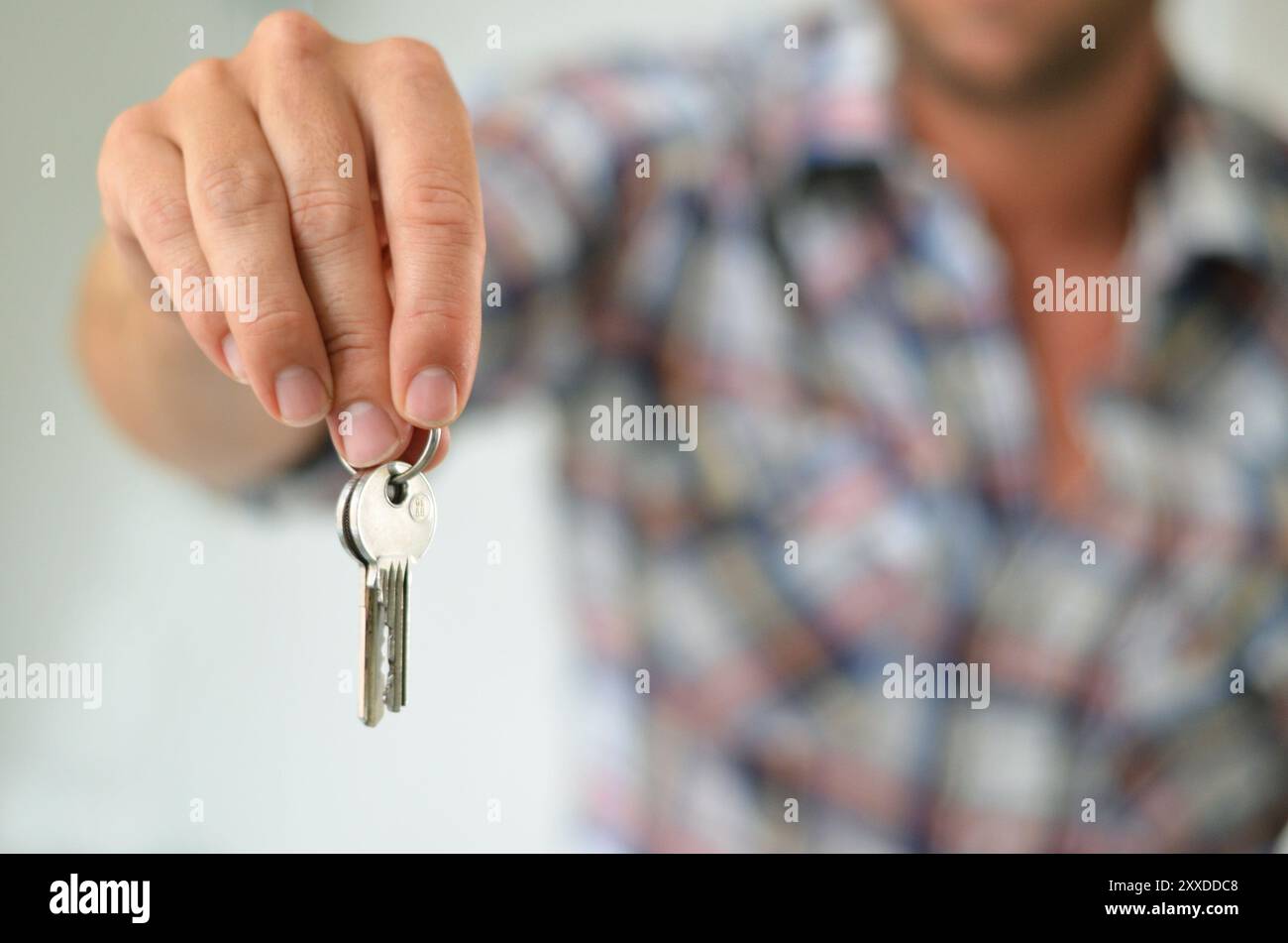 Handover of keys hi-res stock photography and images - Alamy