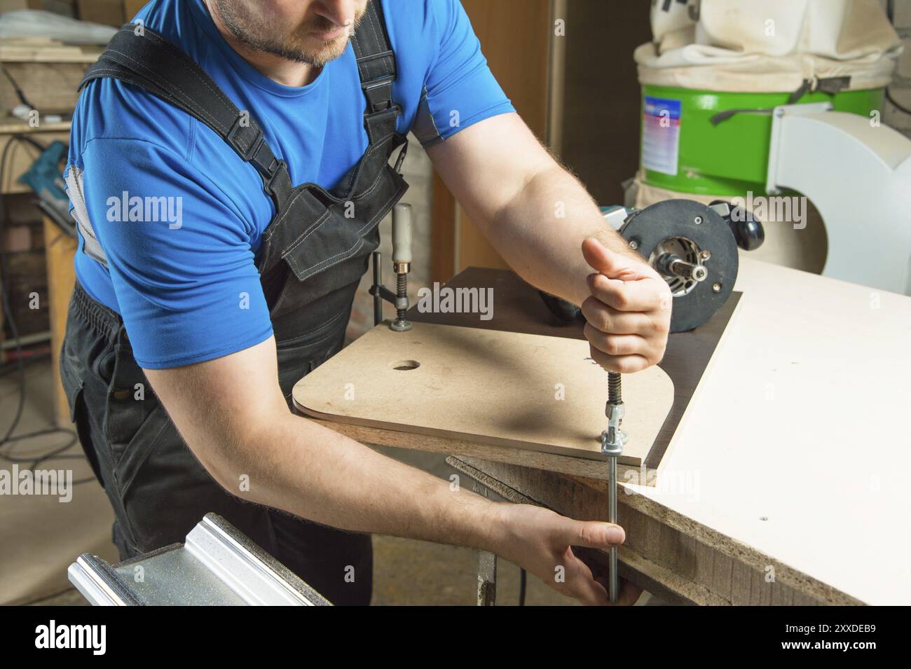 Close up Master clamps the workpiece with a dvp clamp to the workbench ...