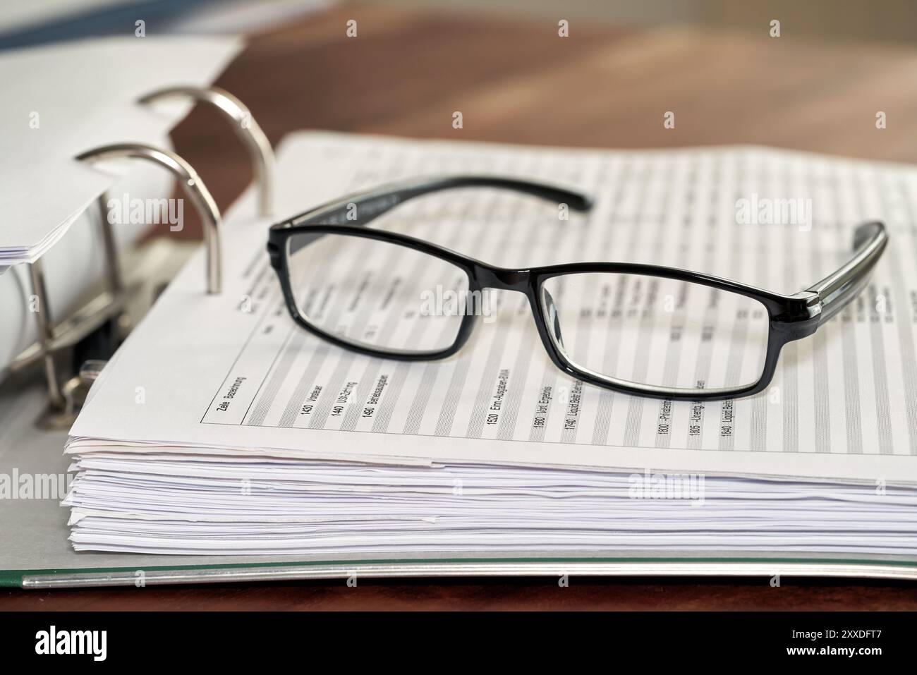 Folder paper hi-res stock photography and images - Alamy