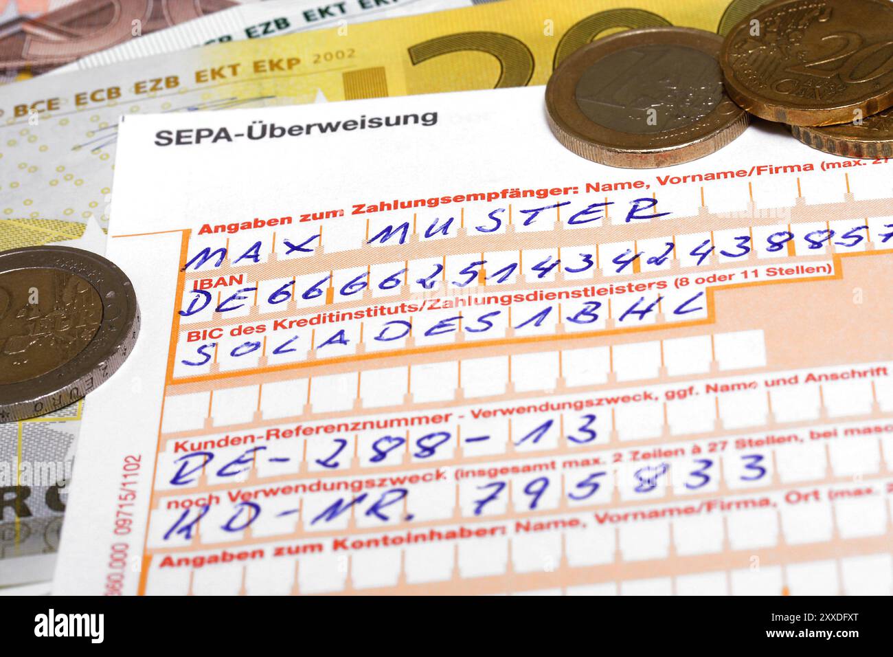 Bank account and empty hi-res stock photography and images - Alamy