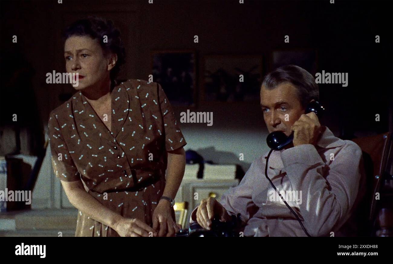 USA. James Stewart and Thelma Ritter in Rear Window - ((c) Paramount) a ...