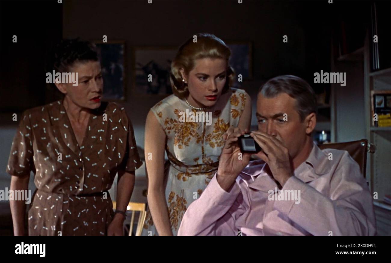 USA. Thelma Ritter, Grace Kelly and James Stewart in Rear Window - ((c ...