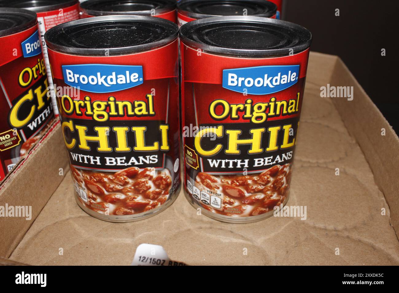 ALDI Brookdale CHILLI with Beans in Cans on a shelf closeup Stock Photo ...