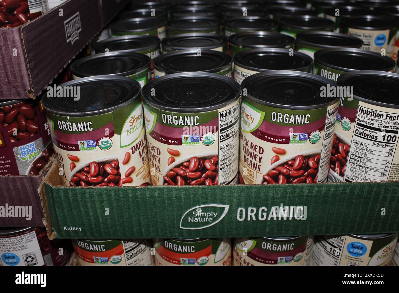 Dark red kidney hi-res stock photography and images - Alamy