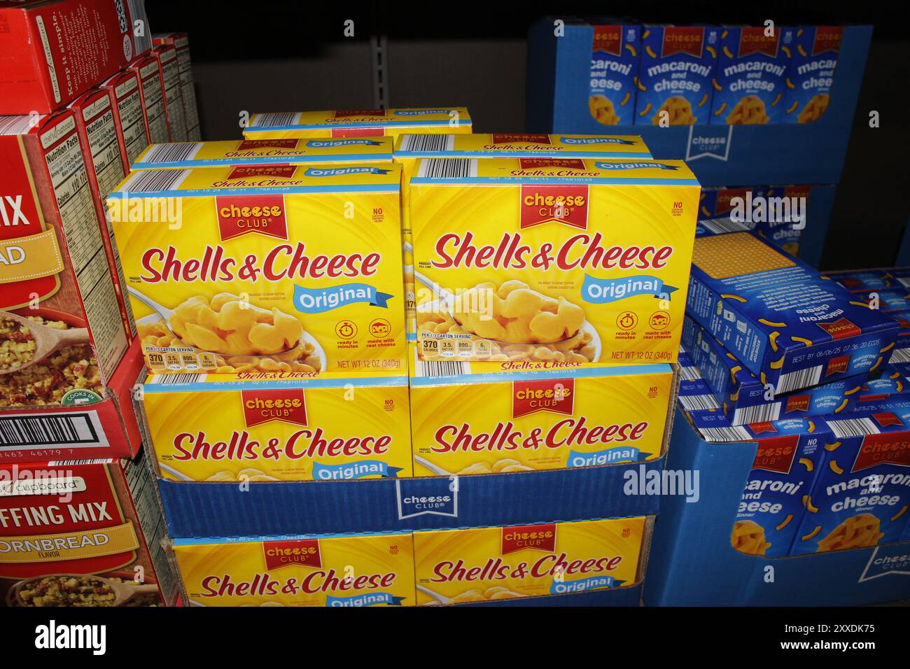Shelf food in supermarket cheese hi-res stock photography and images ...