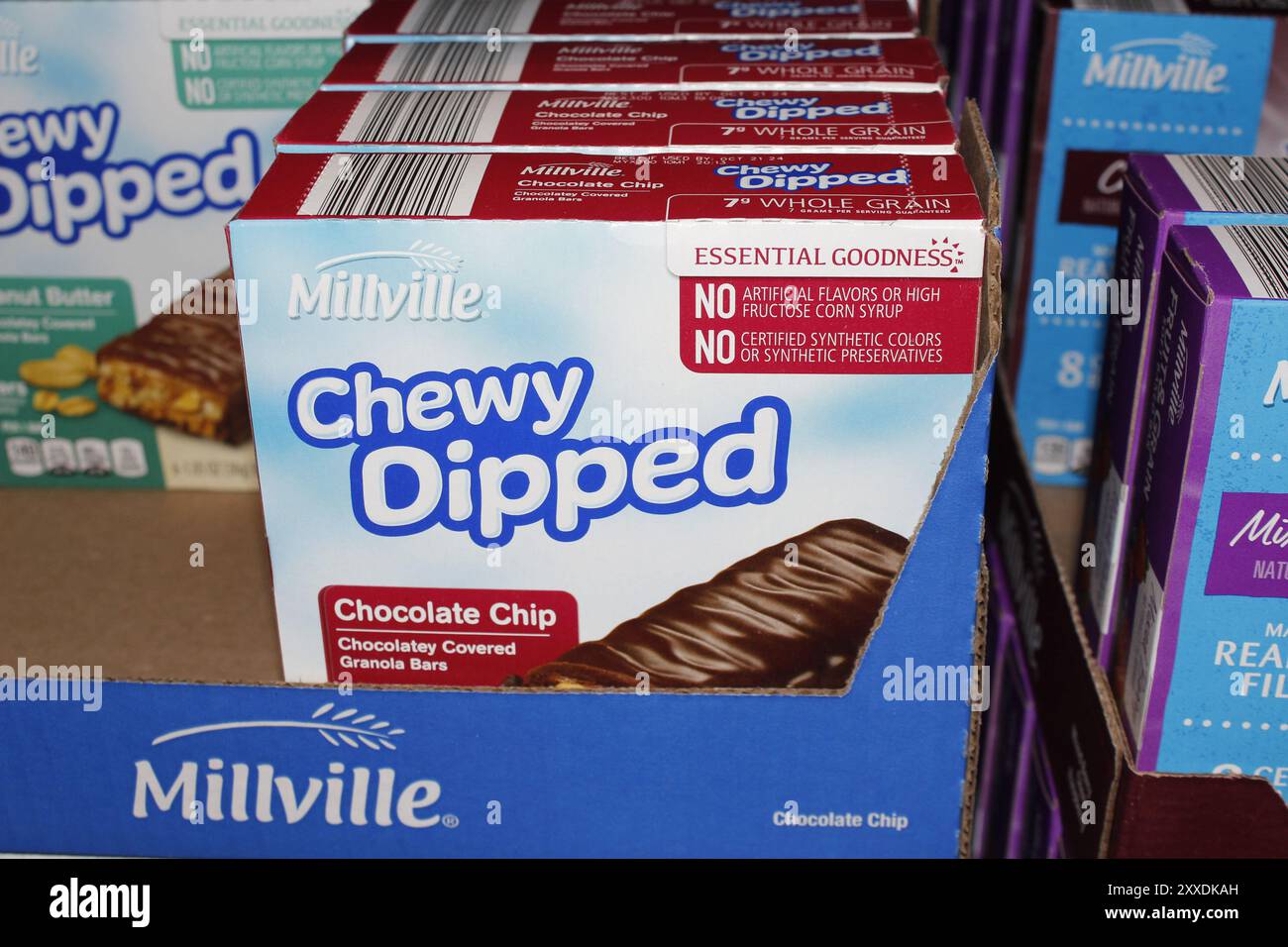 ALDI Millville Chewy Granola Bars in boxes on a shelf Stock Photo - Alamy