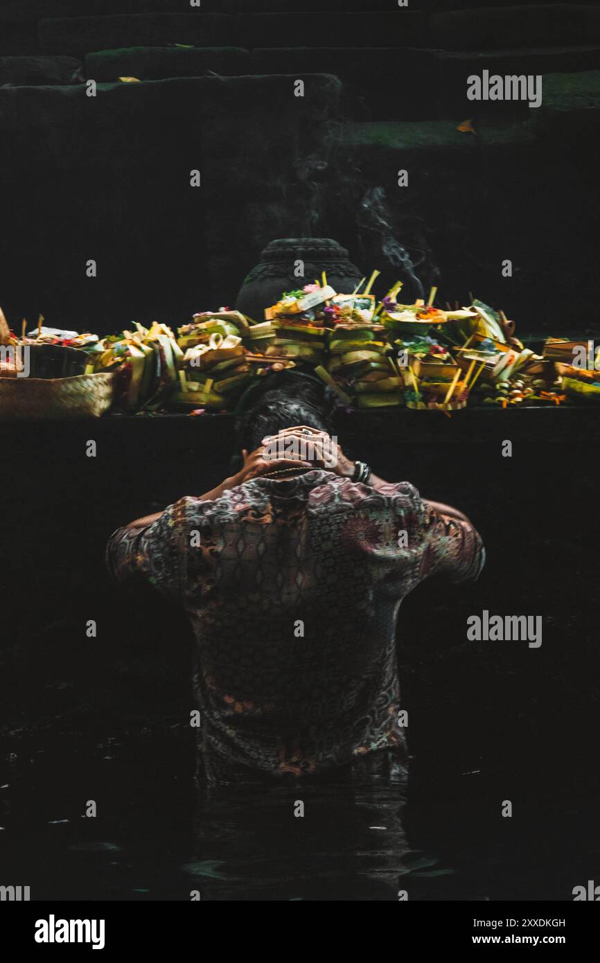 Man washing his head with the sacred waters of the Tirta Empul Temple ...