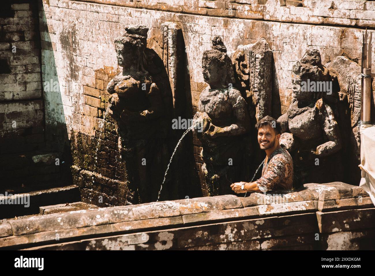 Indonesian old man smiling hi-res stock photography and images - Alamy