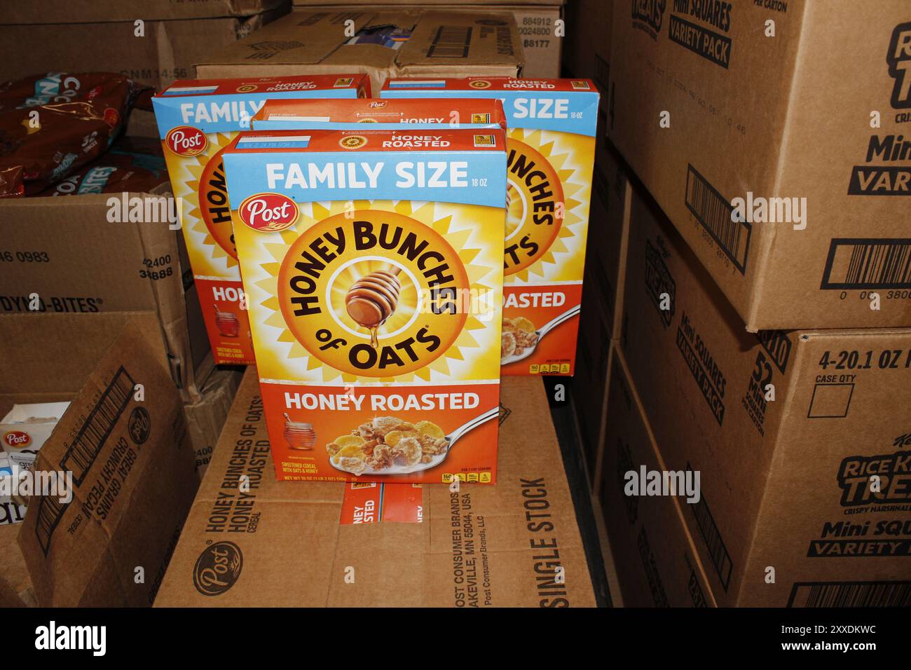 HONEY BUNCHES of OATS in boxes shot closeup on a box Stock Photo - Alamy