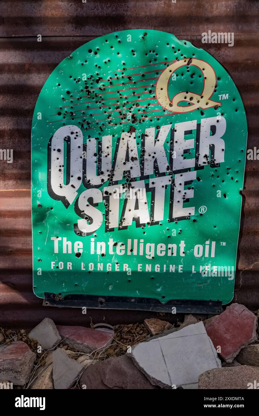 Quaker state sign hi-res stock photography and images - Alamy