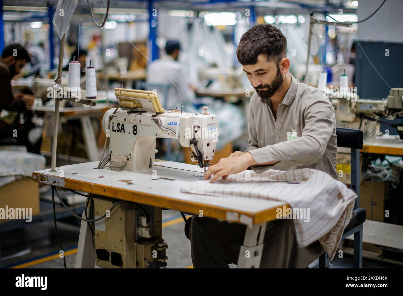 Textile factory workers 2024 hi-res stock photography and images - Alamy