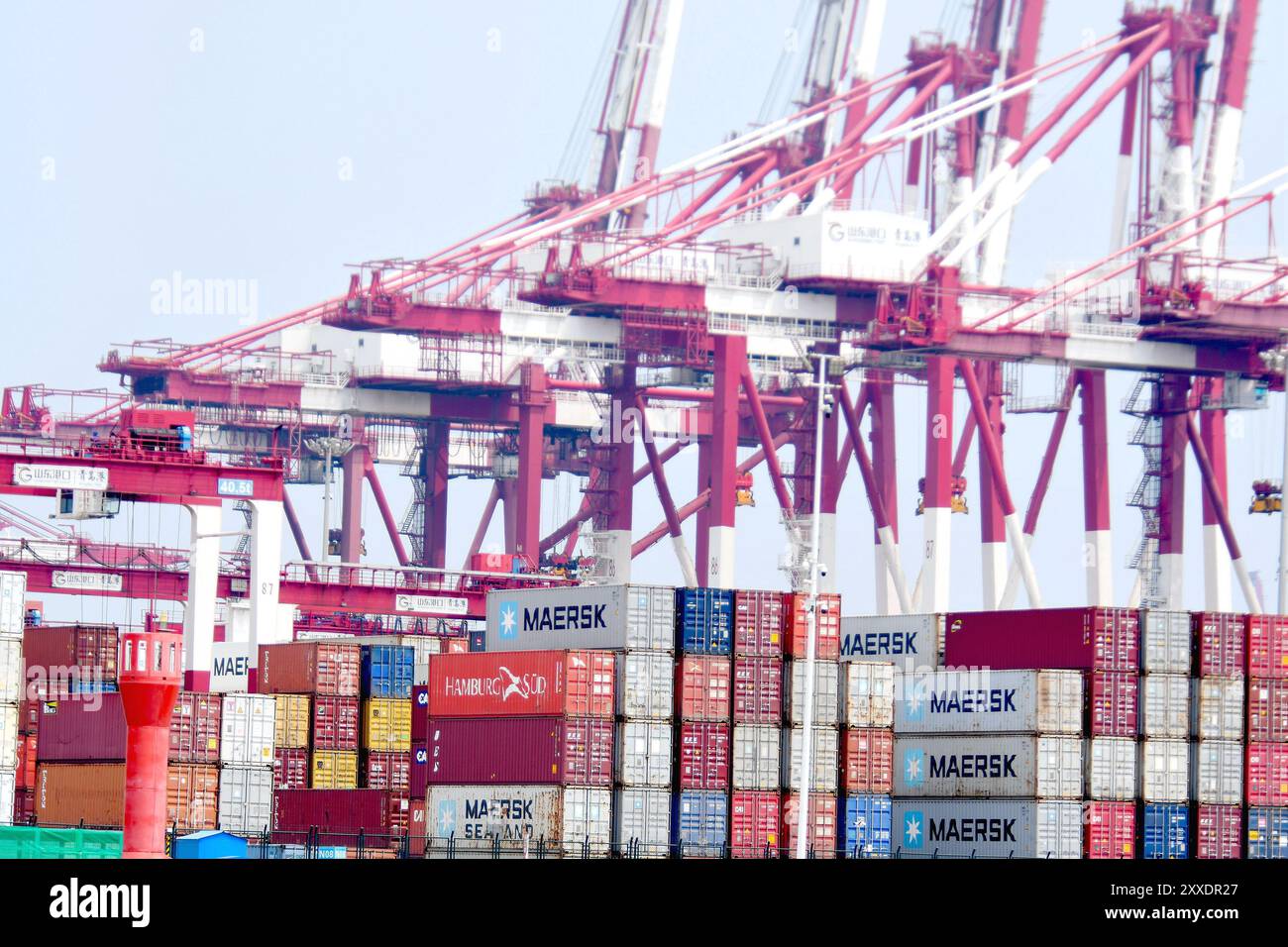 Foreign trade container terminal hi-res stock photography and images ...
