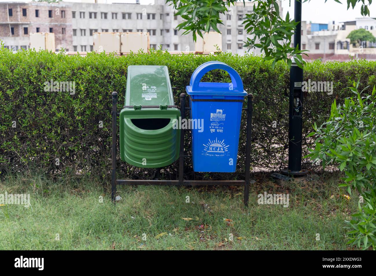 Dual waste bin park hi-res stock photography and images - Alamy