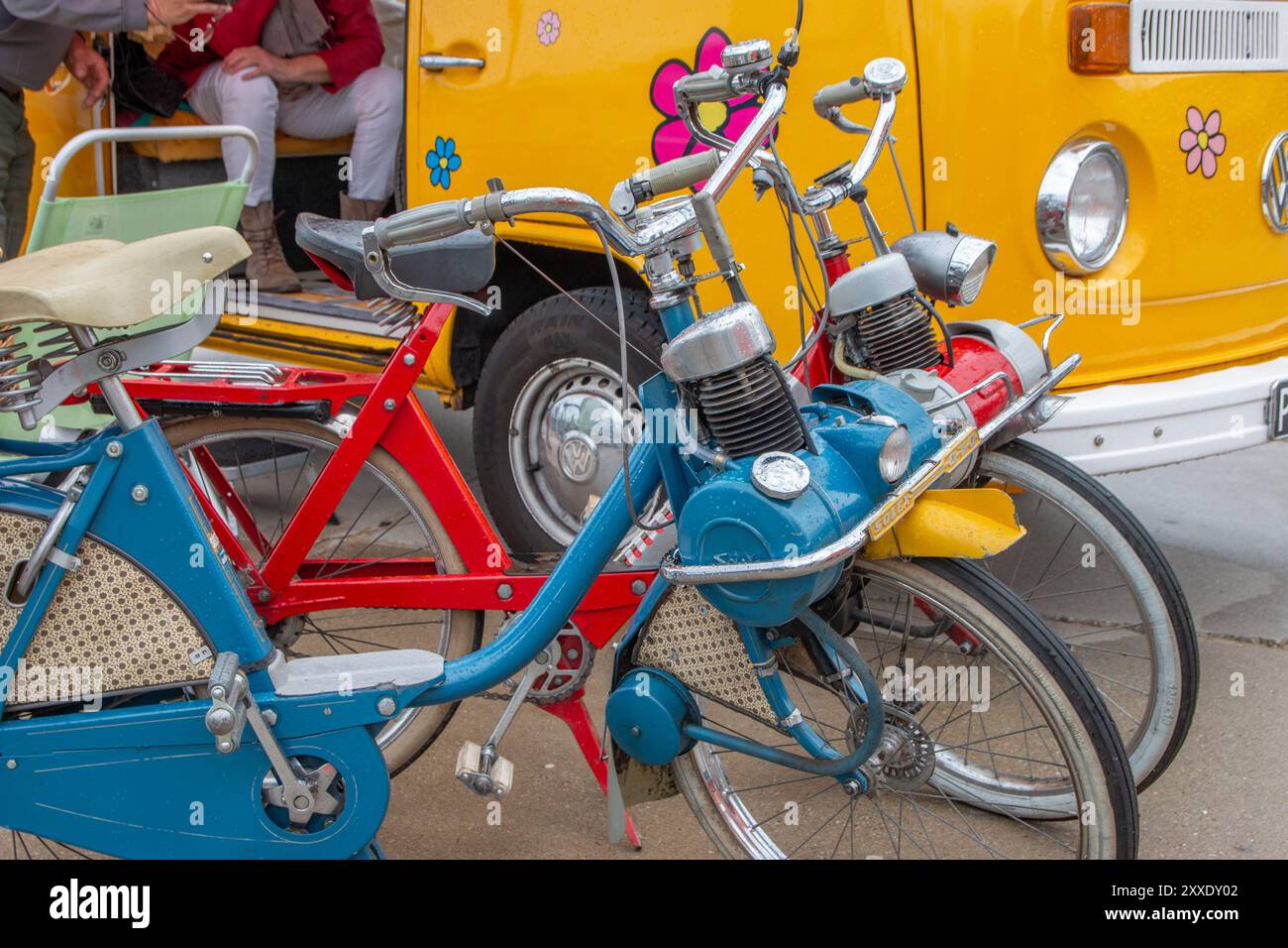 Two wheel motorised transport hi-res stock photography and images - Alamy
