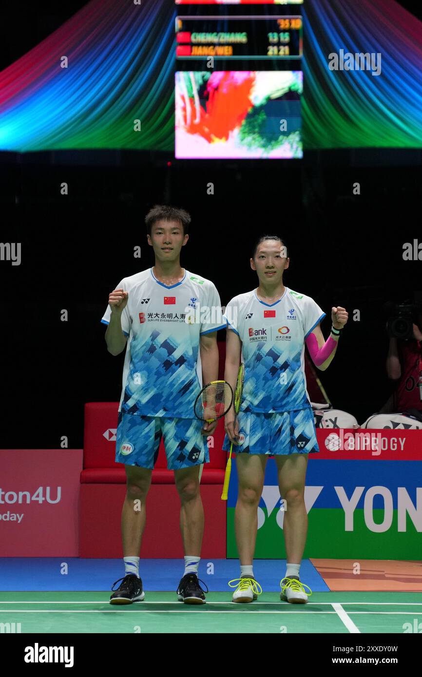 (240824) -- YOKOHAMA, Aug. 24, 2024 (Xinhua) -- Jiang Zhenbang (L)/Wei Yaxin of China pose for ...