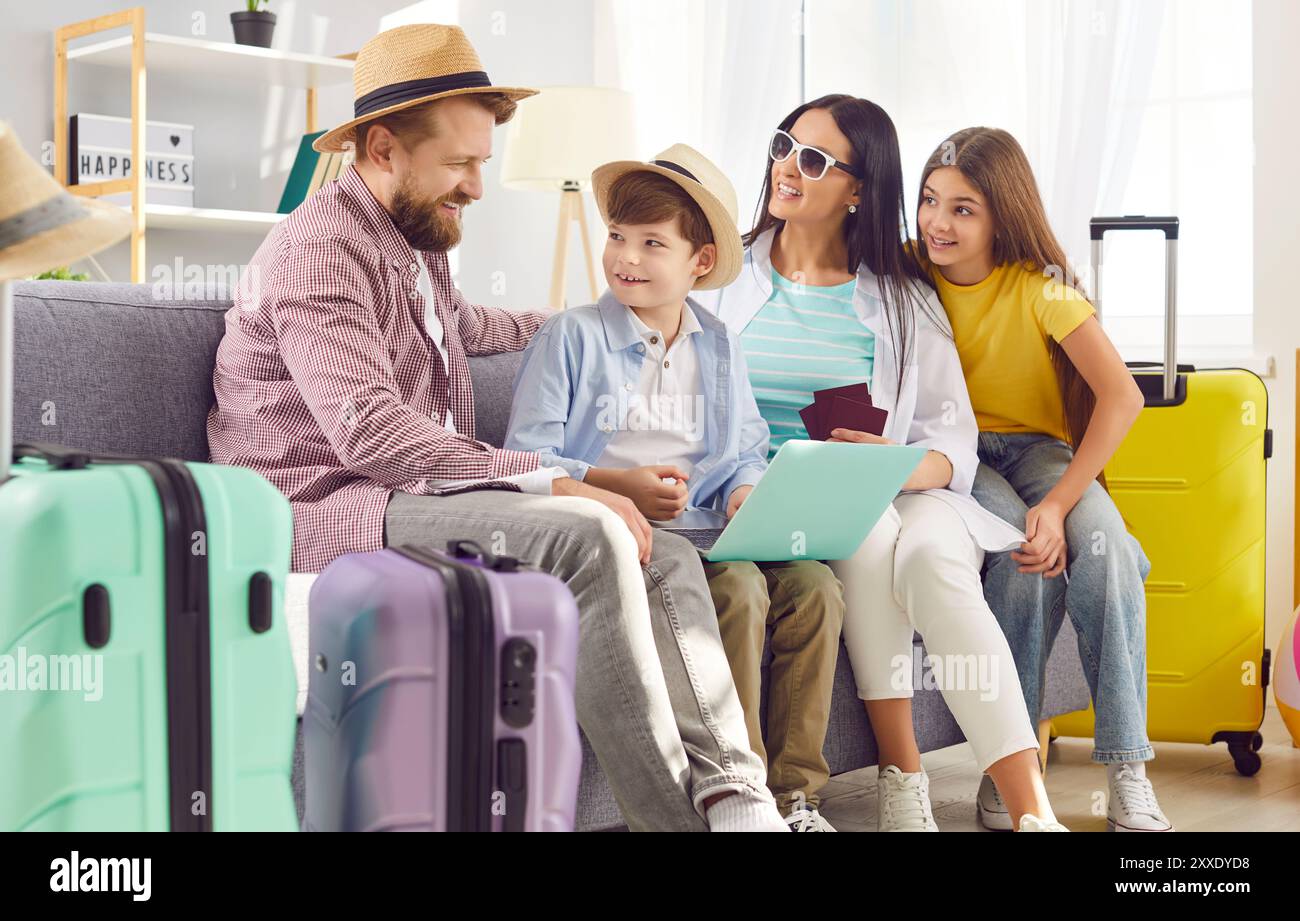 Father daughter buying ticket hi-res stock photography and images - Alamy