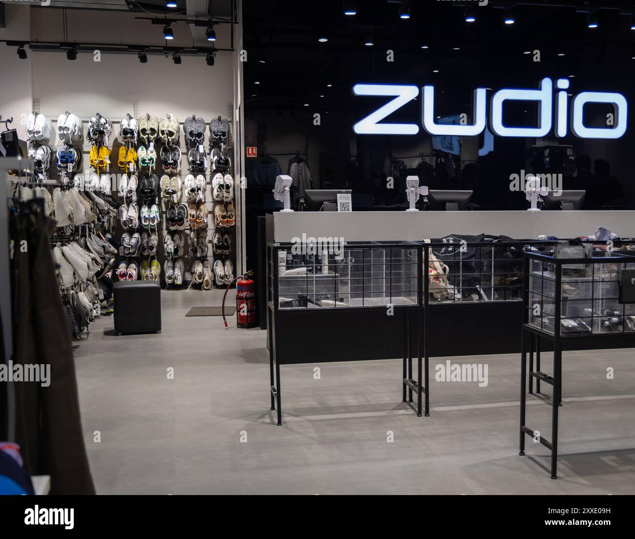 Zudio interior design hi-res stock photography and images - Alamy