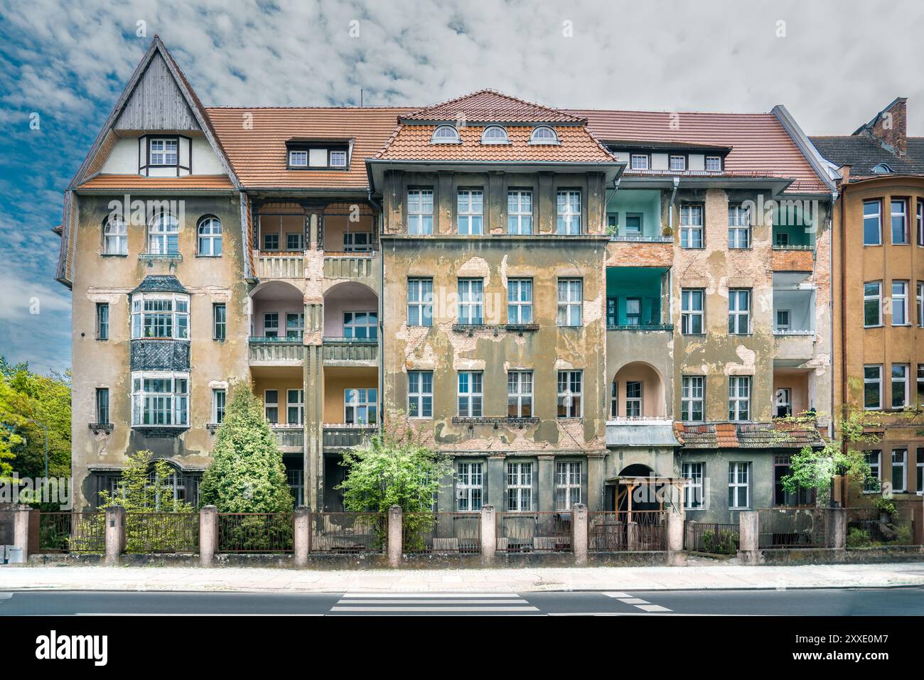 Old neglected tenement houses. Urban architecture Stock Photo - Alamy