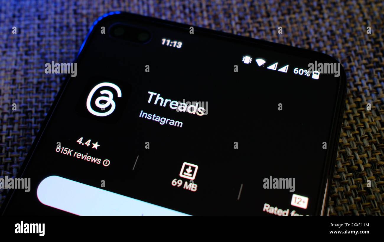 Facebook instagram phone app hi-res stock photography and images - Alamy