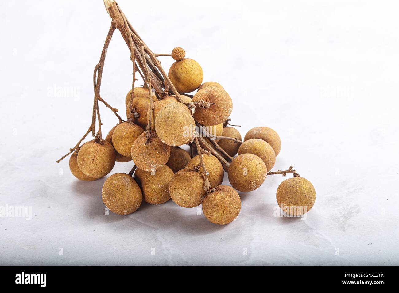 Ripe sweet tropical exotic Longan fruit Stock Photo - Alamy