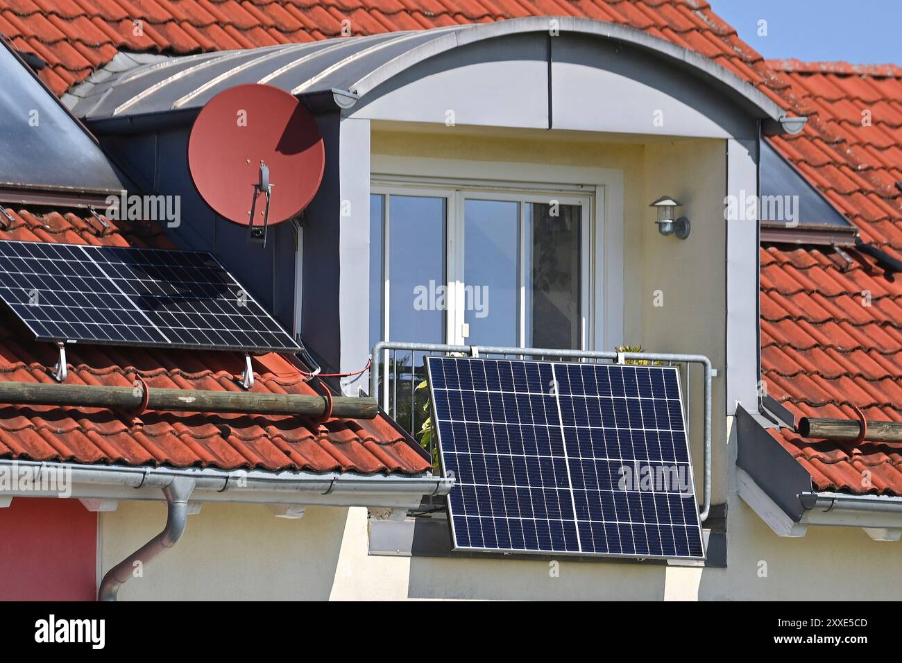 Hair, Deutschland. 24th Aug, 2024. Balcony power plant and photovoltaic ...