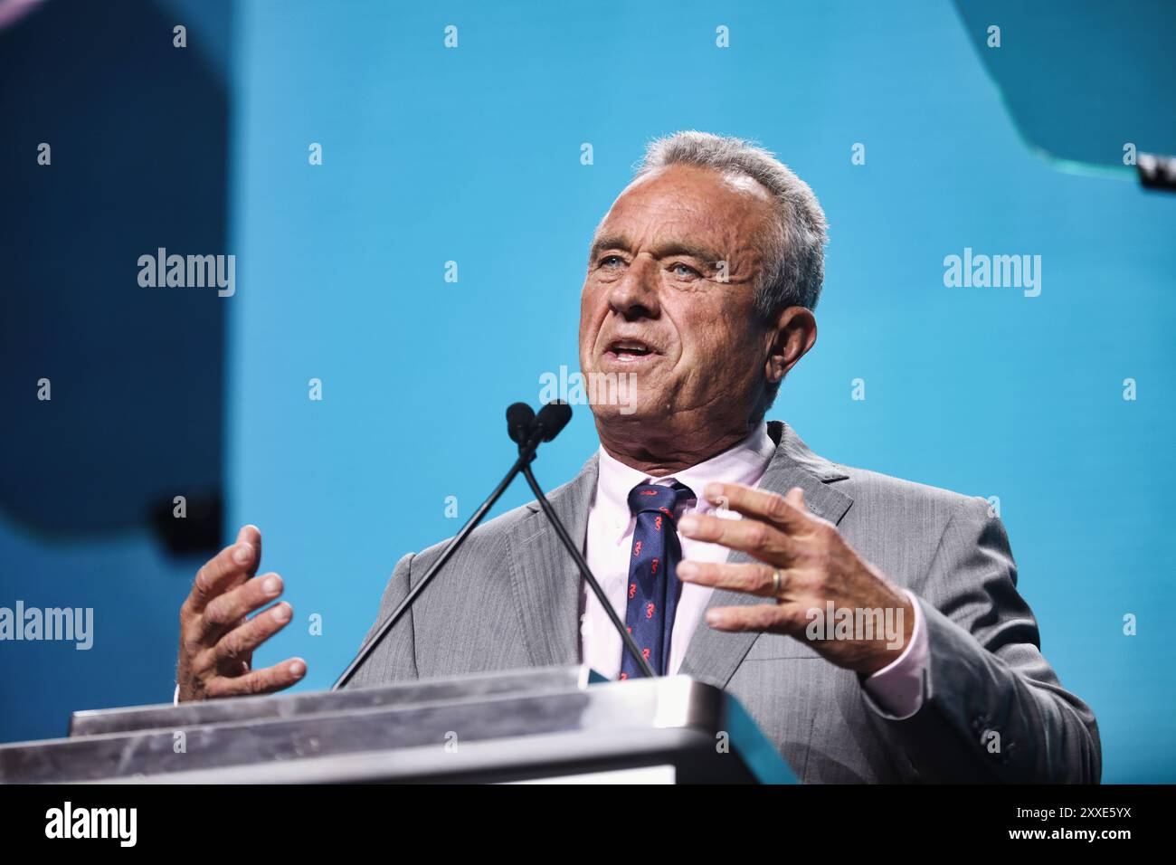 Rfk jr podium hi-res stock photography and images - Alamy